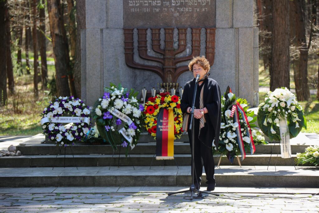 Yom haShoah Commemoration at the Ponar Memorial Complex – Lithuanian ...